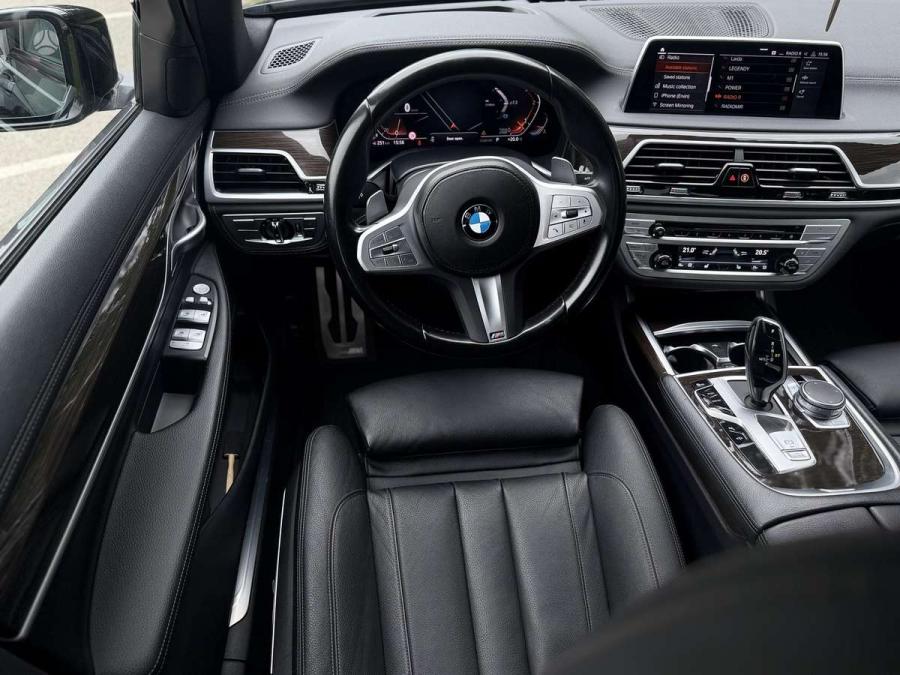 Black BMW 730 2020 in Vilnius, with an engine capacity of 3.00 L and mileage of 88 thousand km for 37900 €, photo 18 on AUTOMOTO.COM.LV