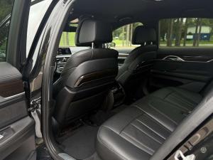 Black BMW 730 2020 in Vilnius, with an engine capacity of 3.00 L and mileage of 88 thousand km for 37900 €, photo 19 on AUTOMOTO.COM.LV