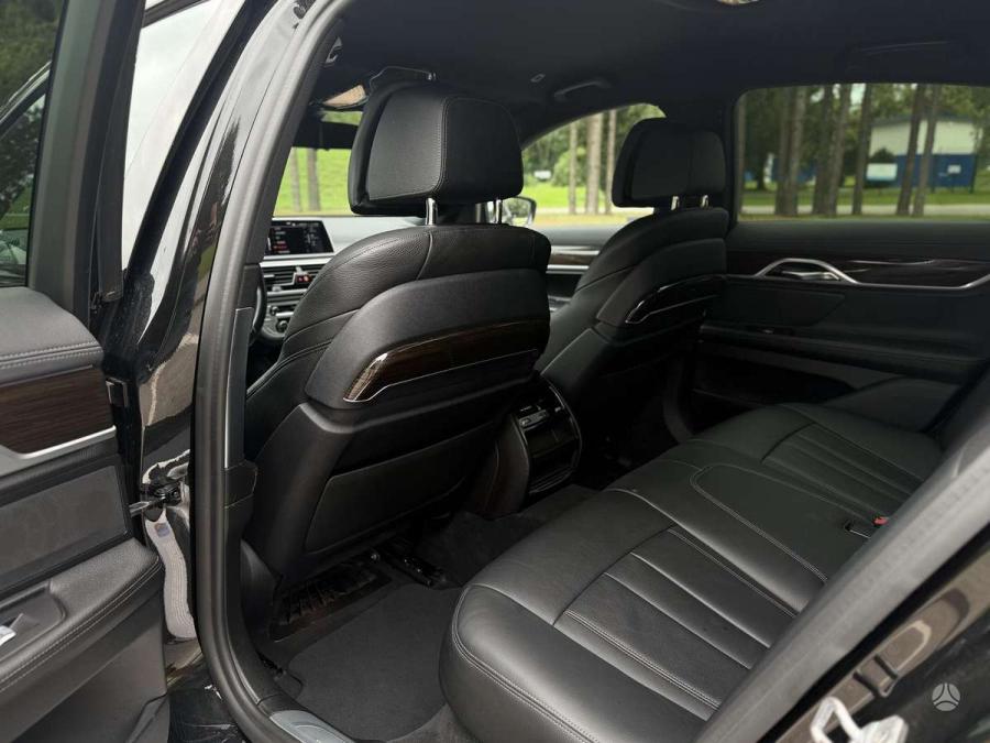 Black BMW 730 2020 in Vilnius, with an engine capacity of 3.00 L and mileage of 88 thousand km for 37900 €, photo 19 on AUTOMOTO.COM.LV