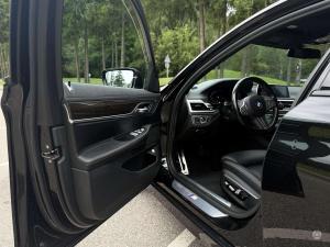 Black BMW 730 2020 in Vilnius, with an engine capacity of 3.00 L and mileage of 88 thousand km for 37900 €, photo 20 on AUTOMOTO.COM.LV