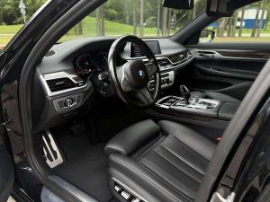 Black BMW 730 2020 in Vilnius, with an engine capacity of 3.00 L and mileage of 88 thousand km for 37900 €, photo 21 on AUTOMOTO.COM.LV