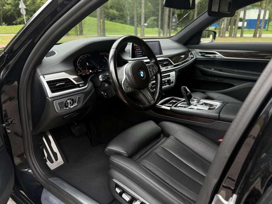 Black BMW 730 2020 in Vilnius, with an engine capacity of 3.00 L and mileage of 88 thousand km for 37900 €, photo 21 on AUTOMOTO.COM.LV