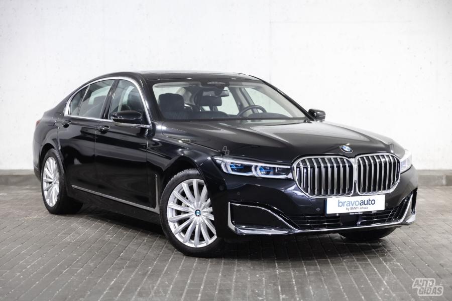 Black BMW 730 2021 in Vilnius, with an engine capacity of 3.00 L and mileage of 108 thousand km for 45881 €, photo 3 on AUTOMOTO.COM.LV