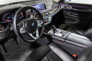 Black BMW 730 2021 in Vilnius, with an engine capacity of 3.00 L and mileage of 108 thousand km for 45881 €, photo 10 on AUTOMOTO.COM.LV