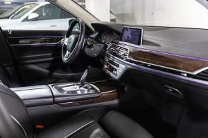 Black BMW 730 2021 in Vilnius, with an engine capacity of 3.00 L and mileage of 108 thousand km for 45881 €, photo 12 on AUTOMOTO.COM.LV