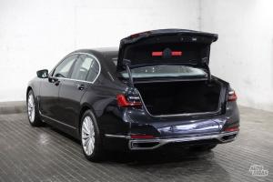 Black BMW 730 2021 in Vilnius, with an engine capacity of 3.00 L and mileage of 108 thousand km for 45881 €, photo 32 on AUTOMOTO.COM.LV