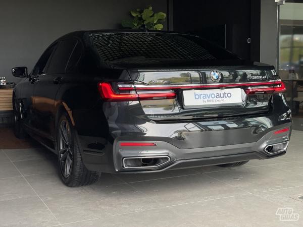 Black BMW 730 2022 in Klaipeda, with an engine capacity of 3.00 L and mileage of 43 thousand km for 52991 €, photo 7 on AUTOMOTO.COM.LV