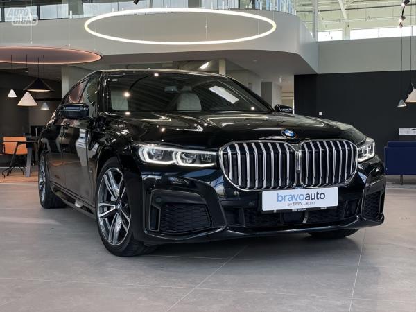Black BMW 730 2022 in Klaipeda, with an engine capacity of 3.00 L and mileage of 51 thousand km for 52492 €, photo 4 on AUTOMOTO.COM.LV