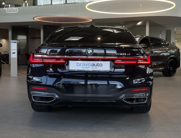 Black BMW 730 2022 in Klaipeda, with an engine capacity of 3.00 L and mileage of 51 thousand km for 52492 €, photo 6 on AUTOMOTO.COM.LV