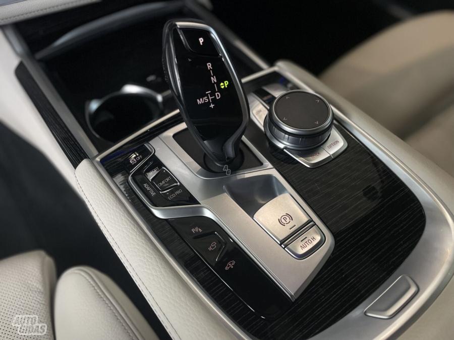 Melns BMW 730 2022 Klaipėda, ar dzinēja tilpumu 3.00 L un nobraukumu 51 tūkst. km par 52492 €, foto 16 vietnē AUTOMOTO.COM.LV