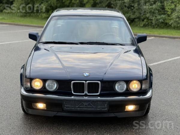 Zils BMW 730 1986 Rīga, ar dzinēja tilpumu 3.00 L un nobraukumu 299 tūkst. km par 6250 €, foto 1 vietnē AUTOMOTO.COM.LV