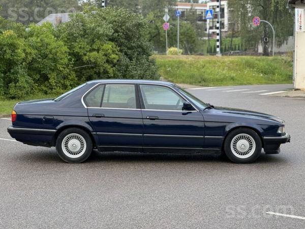 Zils BMW 730 1986 Rīga, ar dzinēja tilpumu 3.00 L un nobraukumu 299 tūkst. km par 6250 €, foto 4 vietnē AUTOMOTO.COM.LV