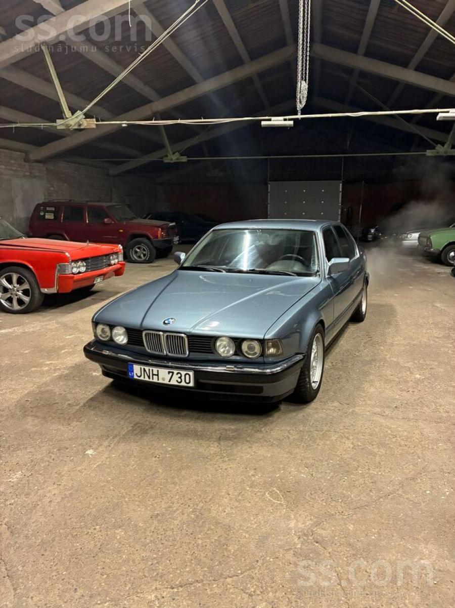 Blue BMW 730 1990 in Riga, with an engine capacity of 3.00 L and mileage of 268 thousand km for 7550 €, photo 1 on AUTOMOTO.COM.LV