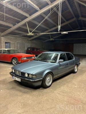 Blue BMW 730 1990 in Riga, with an engine capacity of 3.00 L and mileage of 268 thousand km for 7550 €, photo 3 on AUTOMOTO.COM.LV