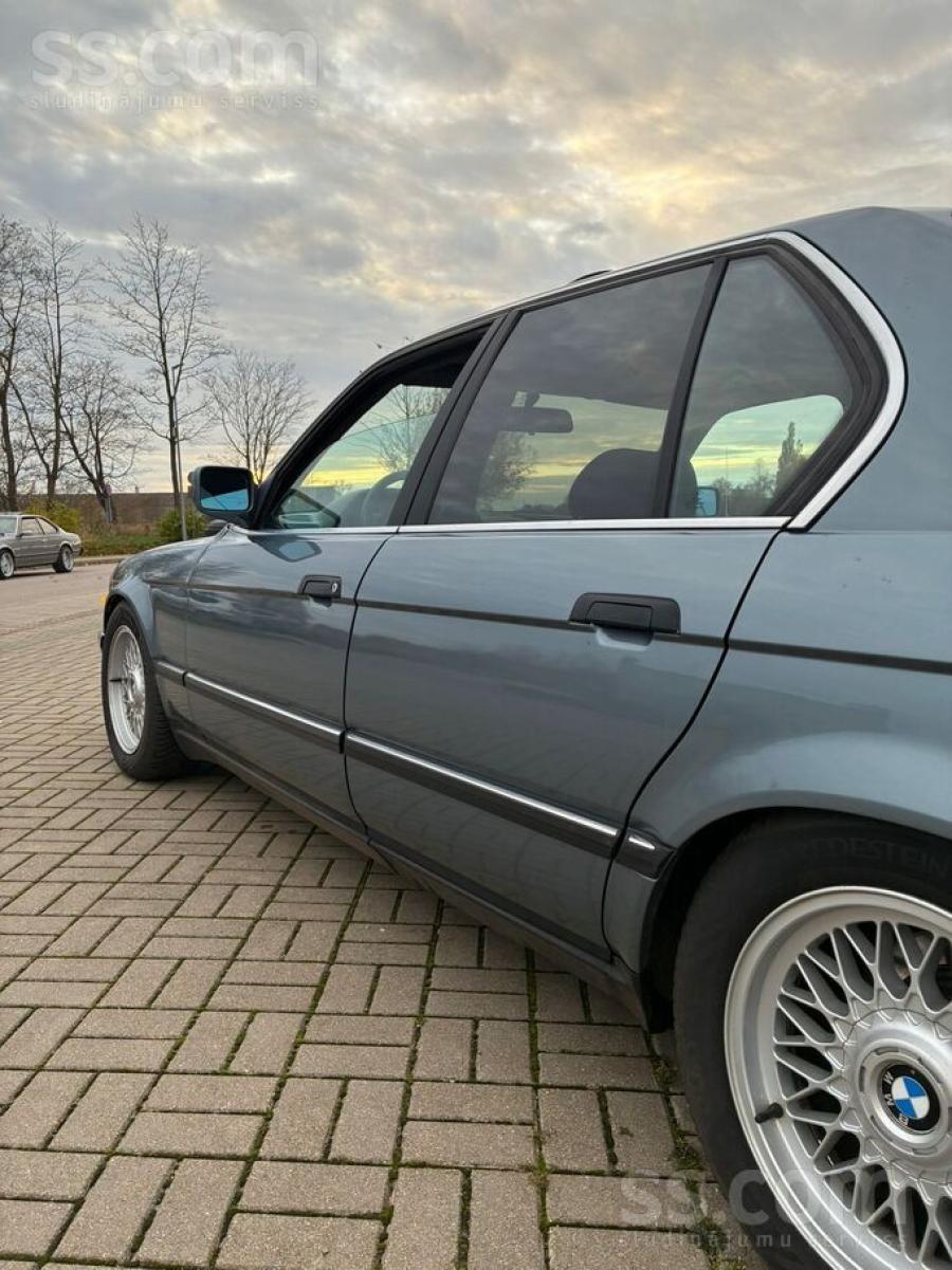 Blue BMW 730 1990 in Riga, with an engine capacity of 3.00 L and mileage of 268 thousand km for 7550 €, photo 6 on AUTOMOTO.COM.LV