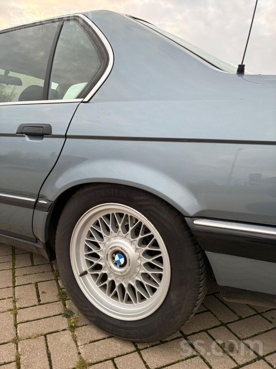 Blue BMW 730 1990 in Riga, with an engine capacity of 3.00 L and mileage of 268 thousand km for 7550 €, photo 7 on AUTOMOTO.COM.LV