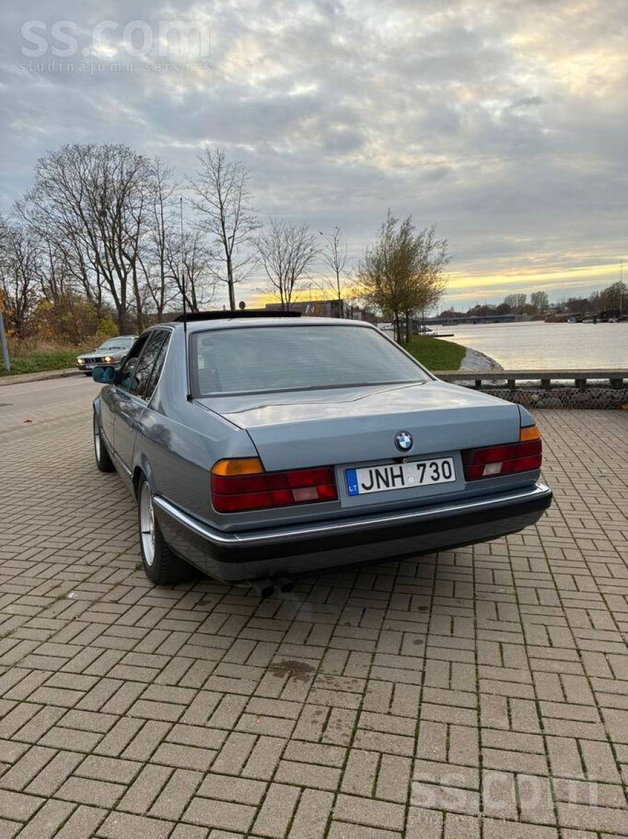 Blue BMW 730 1990 in Riga, with an engine capacity of 3.00 L and mileage of 268 thousand km for 7550 €, photo 9 on AUTOMOTO.COM.LV