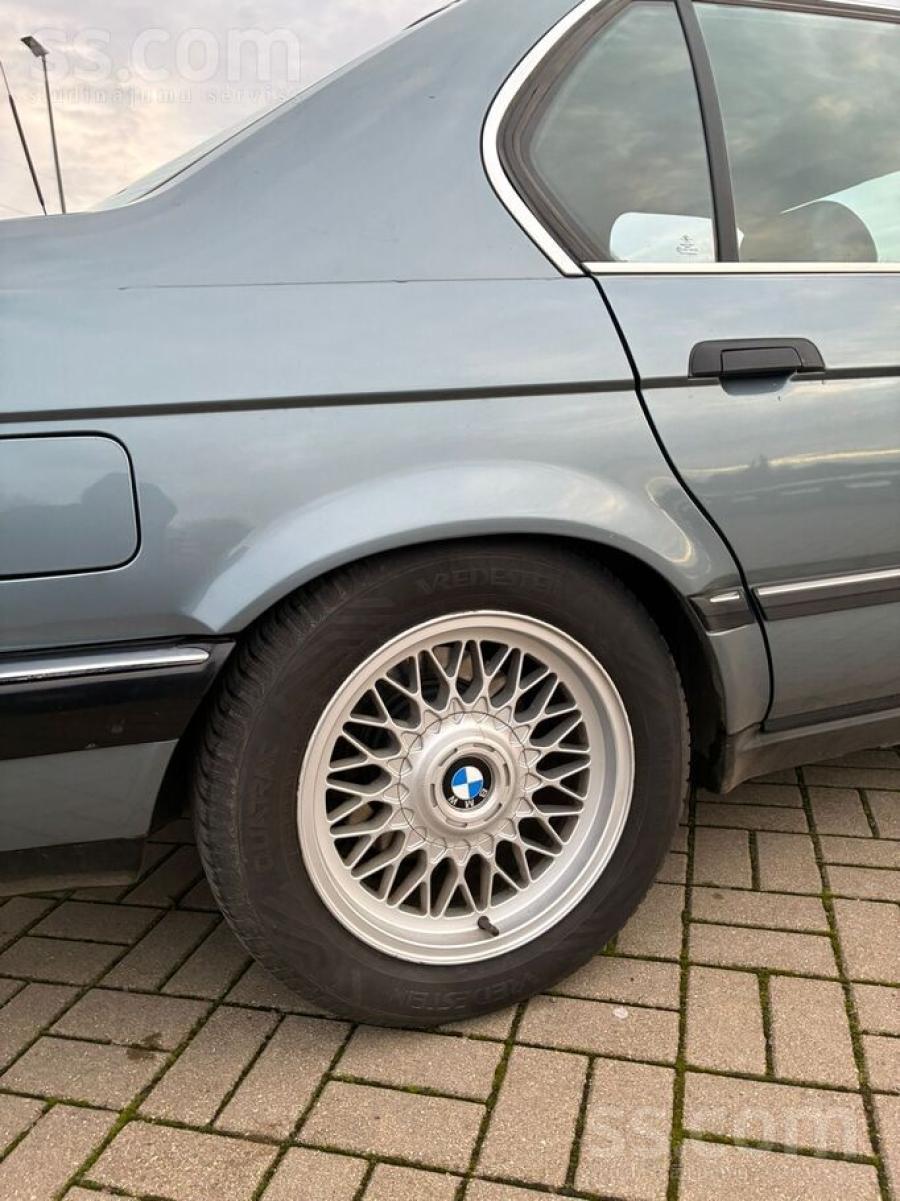 Blue BMW 730 1990 in Riga, with an engine capacity of 3.00 L and mileage of 268 thousand km for 7550 €, photo 14 on AUTOMOTO.COM.LV