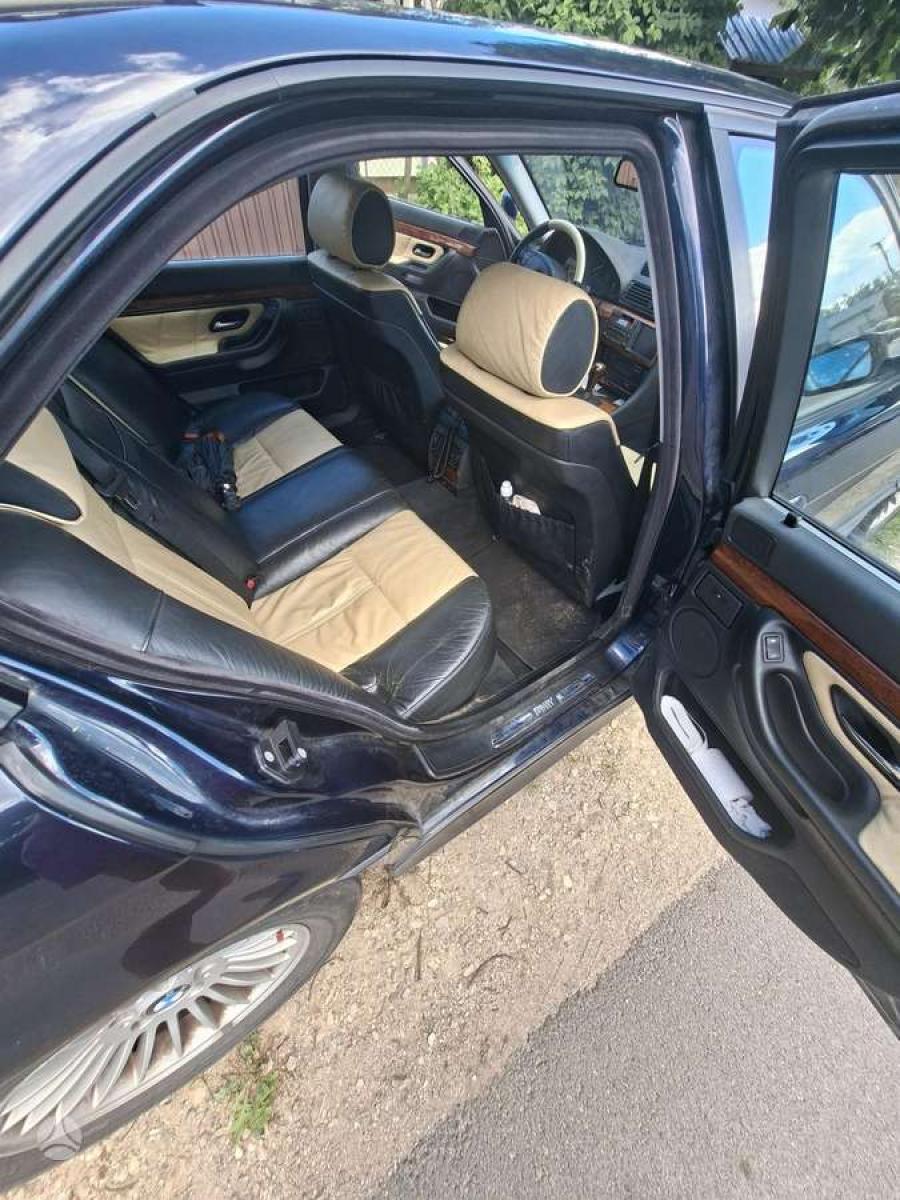 Zils BMW 730 1999 Viļņa, ar dzinēja tilpumu 2.93 L un nobraukumu 262 tūkst. km par 7300 €, foto 9 vietnē AUTOMOTO.COM.LV