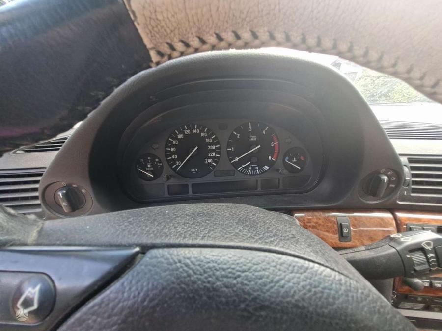 Zils BMW 730 1999 Viļņa, ar dzinēja tilpumu 2.93 L un nobraukumu 262 tūkst. km par 7300 €, foto 10 vietnē AUTOMOTO.COM.LV