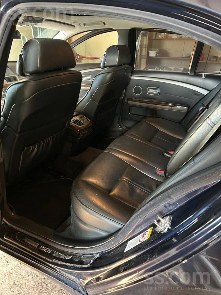 Blue BMW 730 2003 in Jekabpils, with an engine capacity of 3.00 L and mileage of 375 thousand km for 2500 €, photo 8 on AUTOMOTO.COM.LV