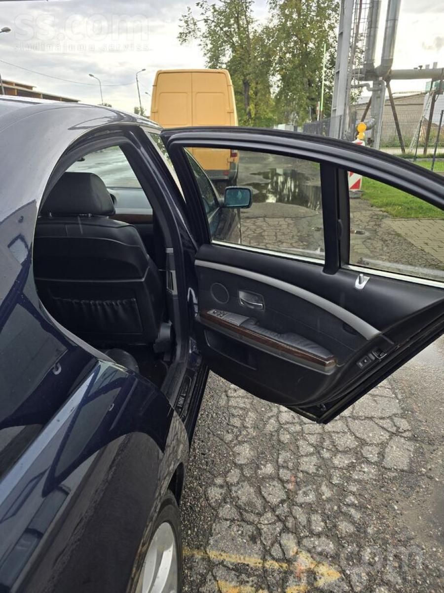 Blue BMW 730 2003 in Riga, with an engine capacity of 3.00 L and mileage of 375 thousand km for 2190 €, photo 8 on AUTOMOTO.COM.LV