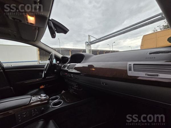Blue BMW 730 2003 in Riga, with an engine capacity of 3.00 L and mileage of 375 thousand km for 2190 €, photo 10 on AUTOMOTO.COM.LV