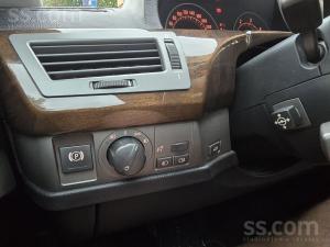Blue BMW 730 2003 in Riga, with an engine capacity of 3.00 L and mileage of 375 thousand km for 2190 €, photo 13 on AUTOMOTO.COM.LV