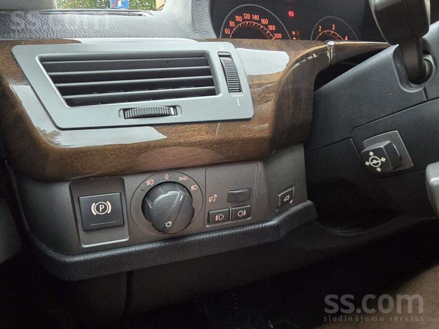 Blue BMW 730 2003 in Riga, with an engine capacity of 3.00 L and mileage of 375 thousand km for 2190 €, photo 13 on AUTOMOTO.COM.LV