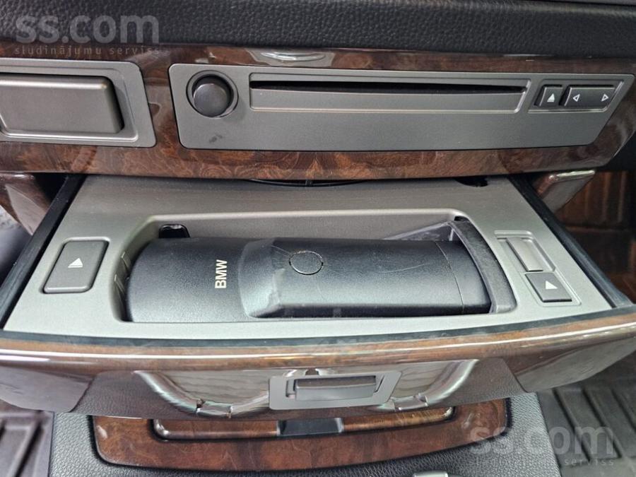 Zils BMW 730 2003 Rīga, ar dzinēja tilpumu 3.00 L un nobraukumu 290 tūkst. km par 3500 €, foto 14 vietnē AUTOMOTO.COM.LV