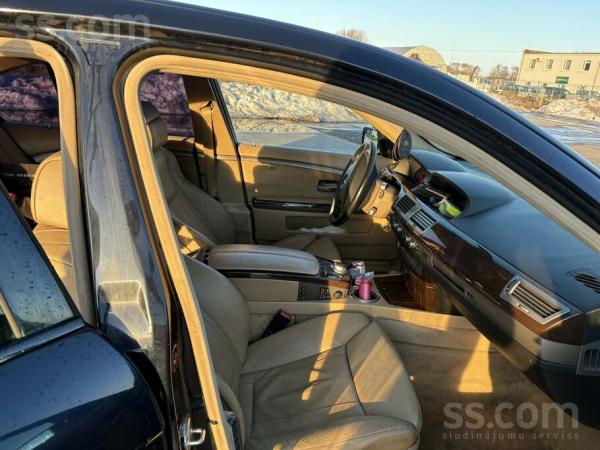Blue BMW 730 2005 in Liepaja, with an engine capacity of 3.00 L and mileage of 352 thousand km for 3450 €, photo 6 on AUTOMOTO.COM.LV