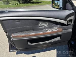 Blue BMW 730 2006 in Bauska, with an engine capacity of 3.00 L and mileage of 316 thousand km for 4000 €, photo 26 on AUTOMOTO.COM.LV