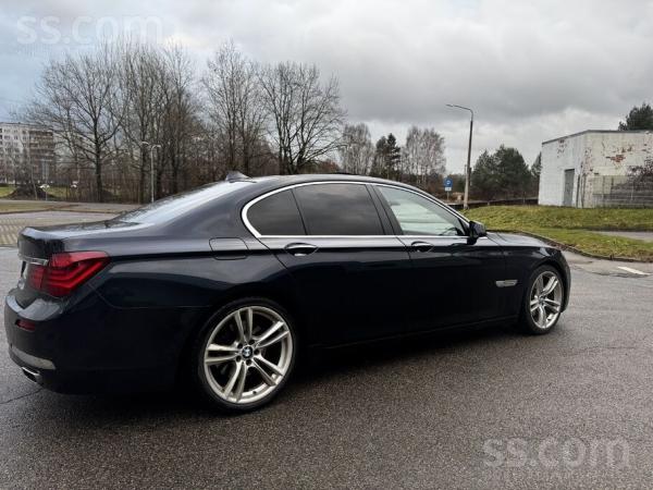 Blue BMW 730 2010 in Riga, with an engine capacity of 3.00 L and mileage of 280 thousand km for 10500 €, photo 5 on AUTOMOTO.COM.LV