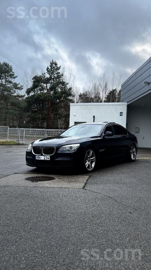 Blue BMW 730 2010 in Riga, with an engine capacity of 3.00 L and mileage of 280 thousand km for 10500 €, photo 6 on AUTOMOTO.COM.LV