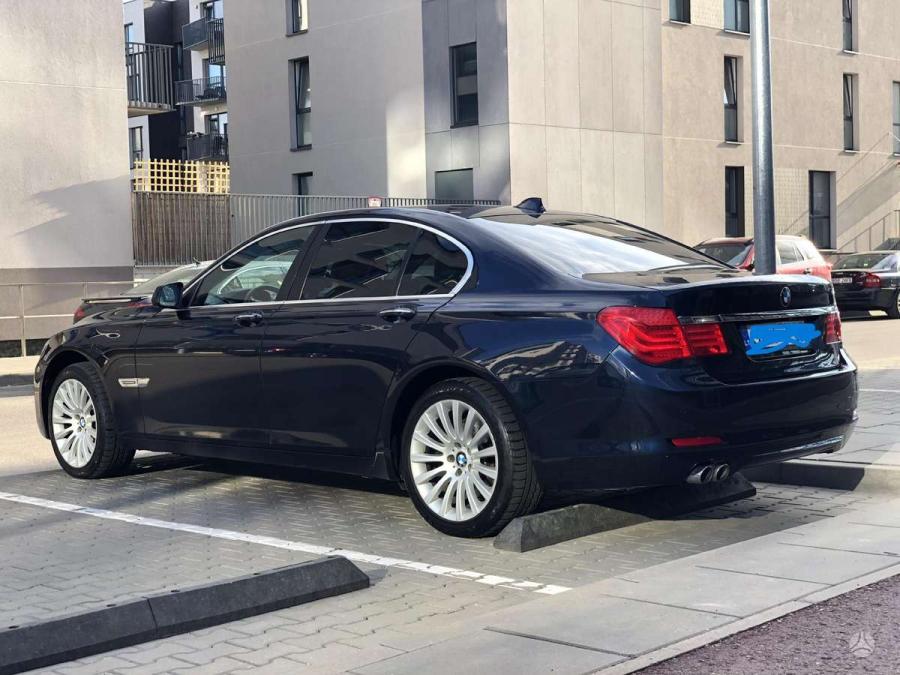 Zils BMW 730 2010 Viļņa, ar dzinēja tilpumu 3.00 L un nobraukumu 395 tūkst. km par 8400 €, foto 1 vietnē AUTOMOTO.COM.LV