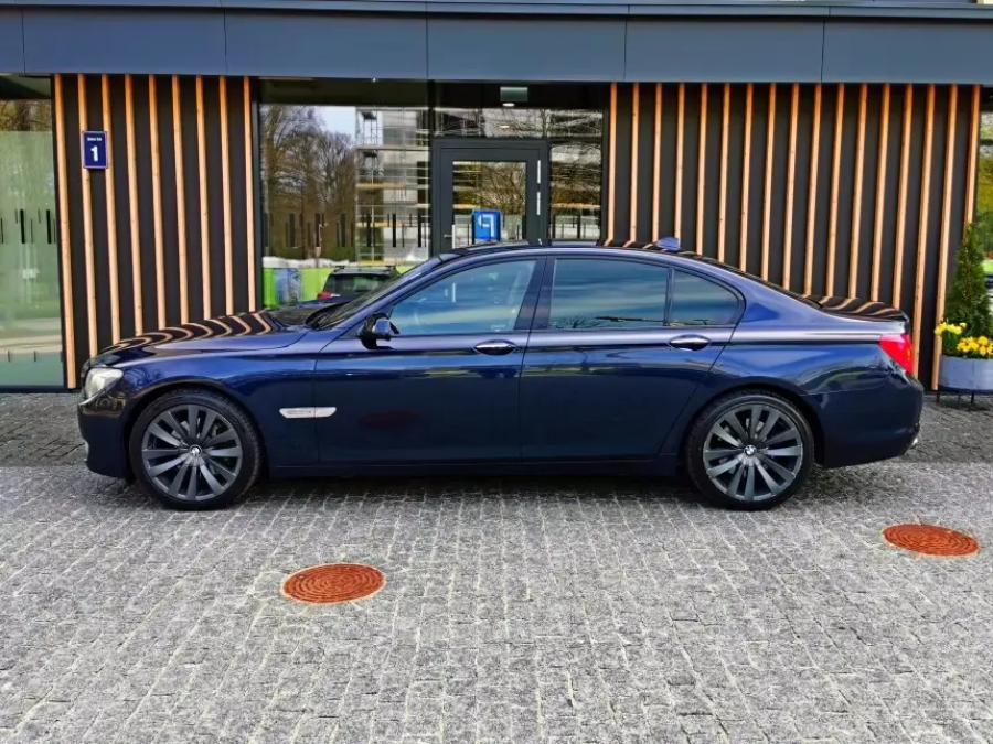 Blue BMW 730 2010 in Riga, with an engine capacity of 3.00 L and mileage of 371 thousand km for 10990 €, photo 8 on AUTOMOTO.COM.LV