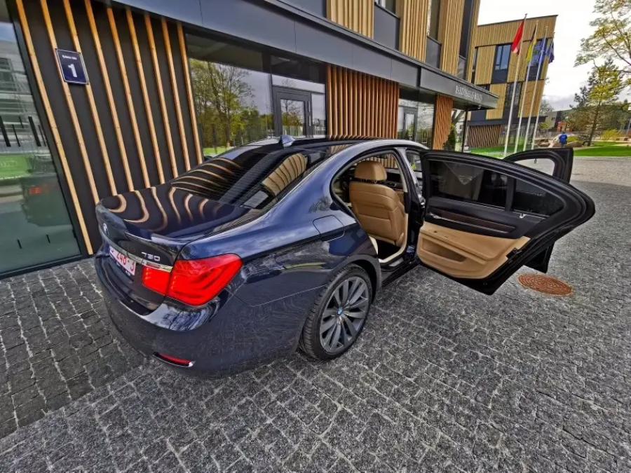 Blue BMW 730 2010 in Riga, with an engine capacity of 3.00 L and mileage of 371 thousand km for 10990 €, photo 9 on AUTOMOTO.COM.LV