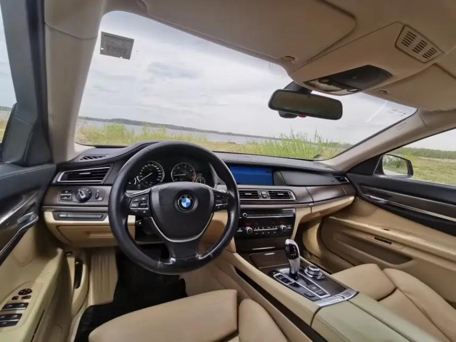 Blue BMW 730 2010 in Riga, with an engine capacity of 3.00 L and mileage of 371 thousand km for 10990 €, photo 10 on AUTOMOTO.COM.LV