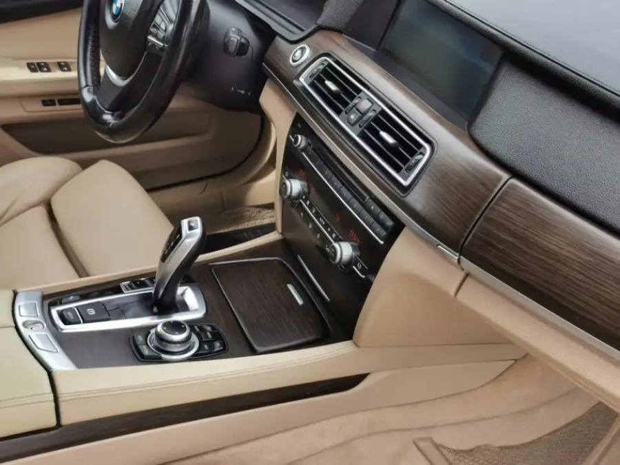 Blue BMW 730 2010 in Riga, with an engine capacity of 3.00 L and mileage of 371 thousand km for 10990 €, photo 11 on AUTOMOTO.COM.LV