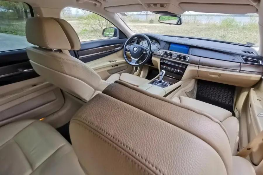 Blue BMW 730 2010 in Riga, with an engine capacity of 3.00 L and mileage of 371 thousand km for 10990 €, photo 12 on AUTOMOTO.COM.LV
