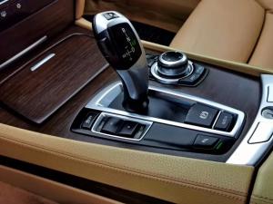 Blue BMW 730 2010 in Riga, with an engine capacity of 3.00 L and mileage of 371 thousand km for 10990 €, photo 13 on AUTOMOTO.COM.LV