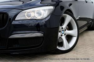 Blue BMW 730 2010 in Kretinga, with an engine capacity of 2.99 L and mileage of 300 thousand km for 10199 €, photo 6 on AUTOMOTO.COM.LV