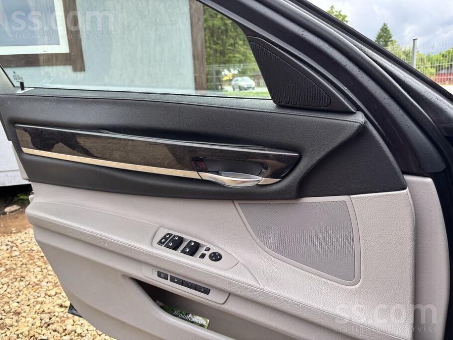 Zils BMW 730 2010 Rēzekne, ar dzinēja tilpumu 3.00 L un nobraukumu 279 tūkst. km par 8550 €, foto 14 vietnē AUTOMOTO.COM.LV