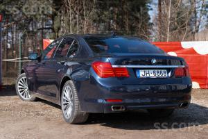 Blue BMW 730 2011 in Riga, with an engine capacity of 3.00 L and mileage of 305 thousand km for 12000 €, photo 6 on AUTOMOTO.COM.LV