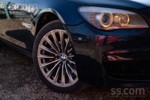 Blue BMW 730 2011 in Riga, with an engine capacity of 3.00 L and mileage of 305 thousand km for 12000 €, photo 7 on AUTOMOTO.COM.LV