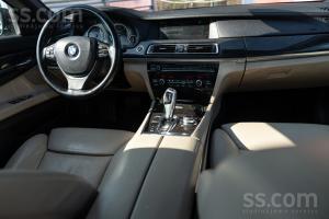 Blue BMW 730 2011 in Riga, with an engine capacity of 3.00 L and mileage of 305 thousand km for 12000 €, photo 9 on AUTOMOTO.COM.LV