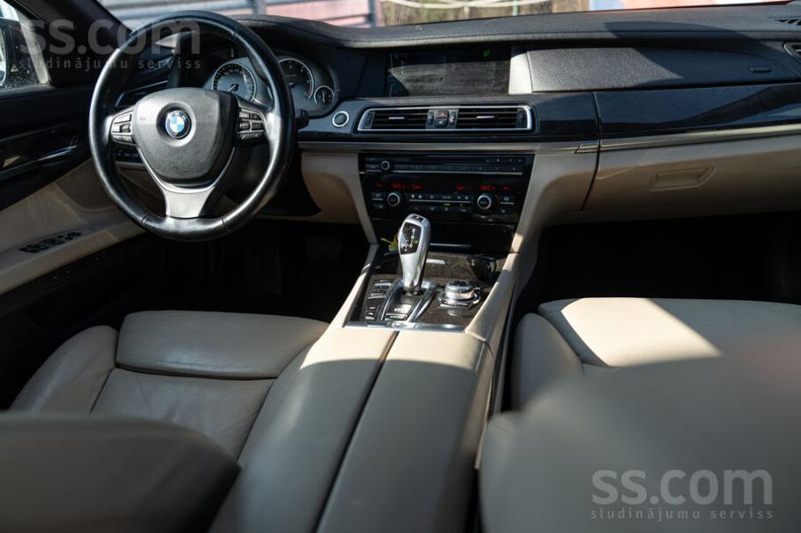 Blue BMW 730 2011 in Riga, with an engine capacity of 3.00 L and mileage of 305 thousand km for 12000 €, photo 9 on AUTOMOTO.COM.LV