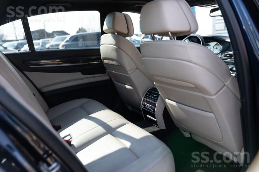 Blue BMW 730 2011 in Riga, with an engine capacity of 3.00 L and mileage of 305 thousand km for 12000 €, photo 21 on AUTOMOTO.COM.LV