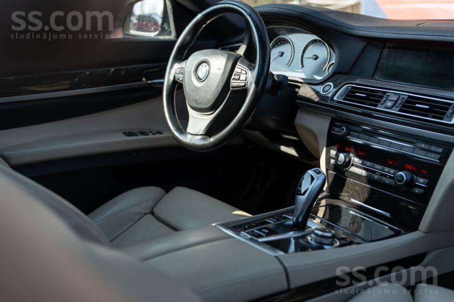 Blue BMW 730 2011 in Riga, with an engine capacity of 3.00 L and mileage of 305 thousand km for 12000 €, photo 25 on AUTOMOTO.COM.LV