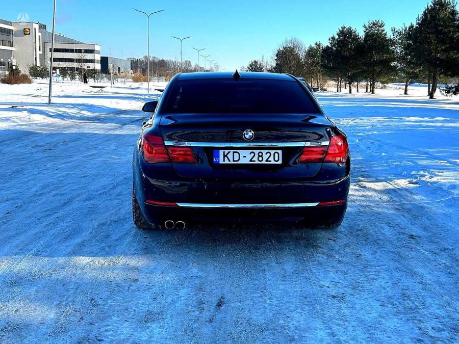 Blue BMW 730 2013 in Riga, with an engine capacity of 3.00 L and mileage of 320 thousand km for 14300 €, photo 6 on AUTOMOTO.COM.LV